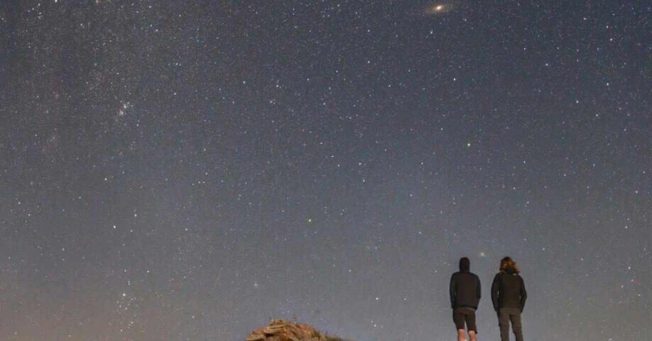 【Astronomy Picture of the Day】The Galaxy Between Two Friends, 2021.11. ...