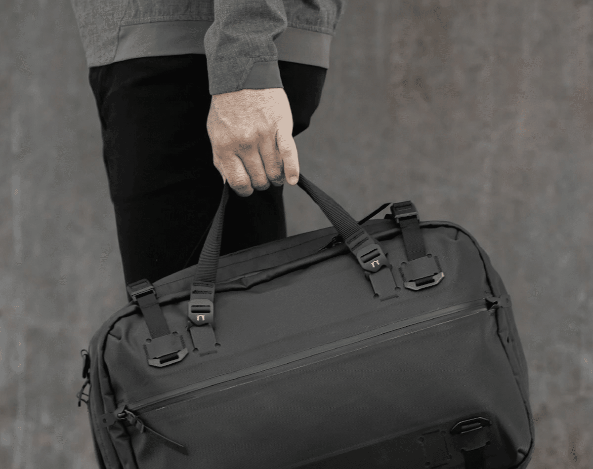 みんなは買うなBLACK EMBER SHADOW22 レビュー｜リューク | カバンの人