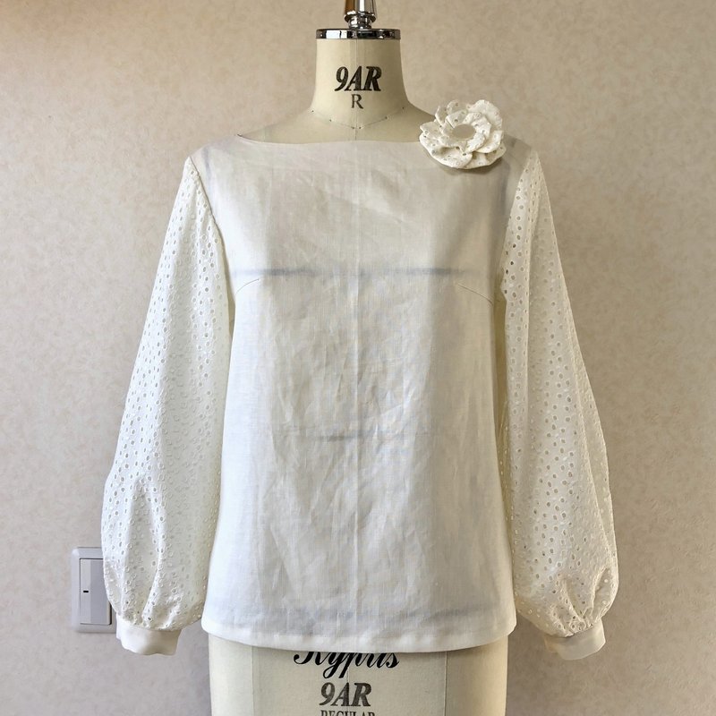 ふんわりふっくら、レース袖のブラウス｜Kazuko Hirose