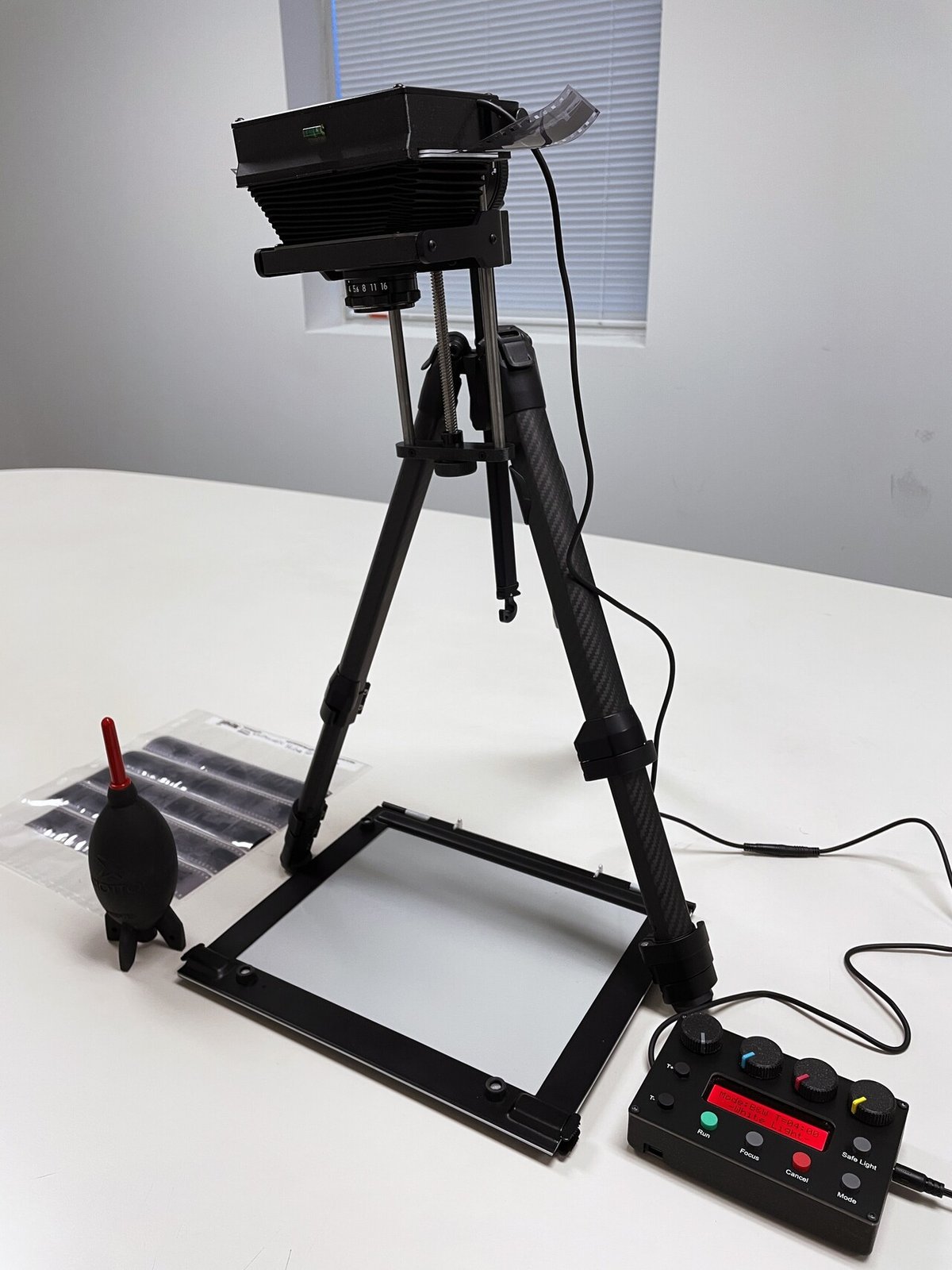 コンパクトな引き伸ばし機「The Intrepid Compact Enlarger」が届いた｜MOJA MOJA