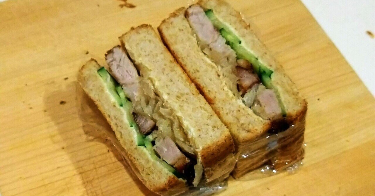 炙り焼きチャーシュー、ザワークラウトときゅうりのサンド｜チョコチップクッキー