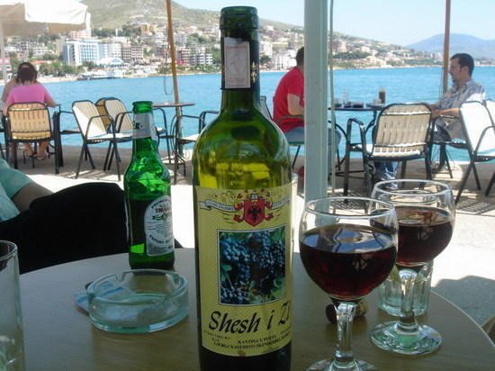 アルバニアはワインもうまい｜Gaku Ito