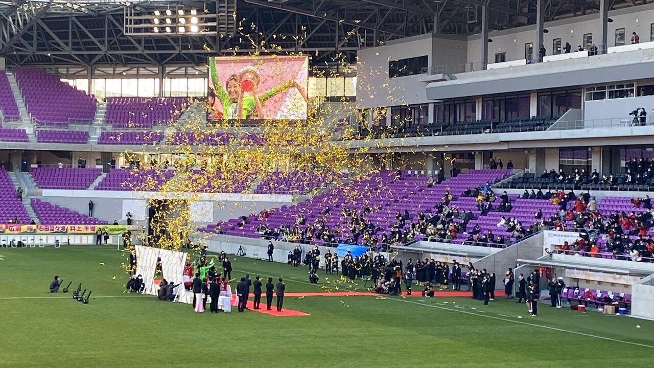 サンガスタジアムで皇后杯JFA第43回全日本女子サッカー選手権大会決勝を観戦してきました。 三菱重工浦和レッズレディースが初優勝。 おめでとう ...