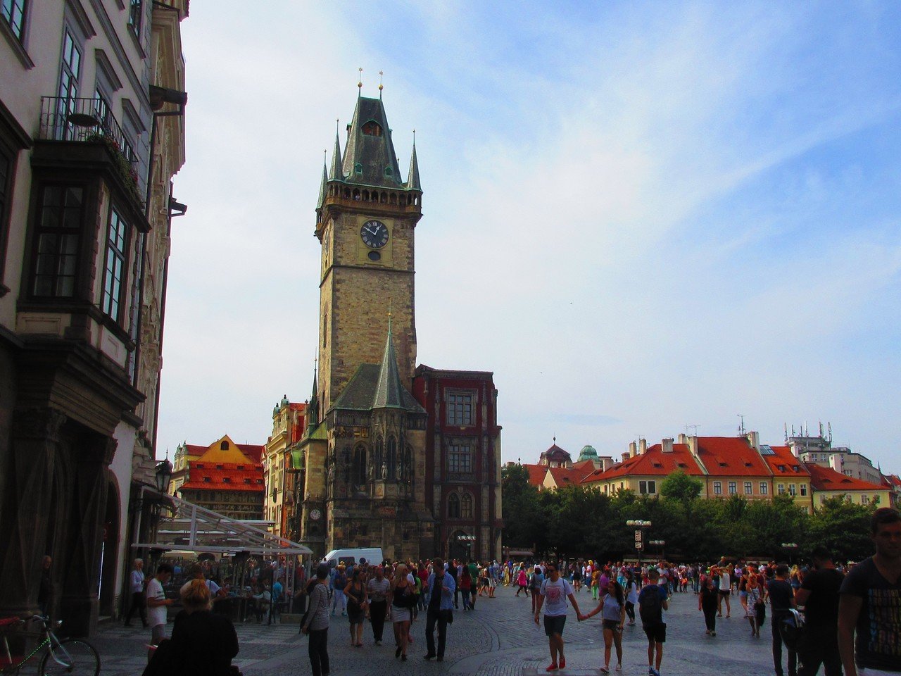 引き続き、チェコの写真。5枚目は、キテいるカフカ（小説家）の像です｜Kimura_FUMITO｜note