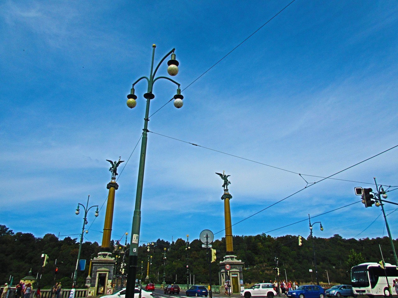 引き続き、チェコの写真。5枚目は、キテいるカフカ（小説家）の像です｜Kimura_FUMITO｜note