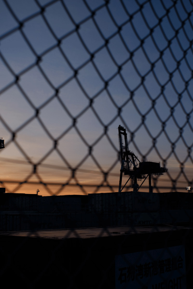 夕暮れ時の港｜Koji Kato｜note