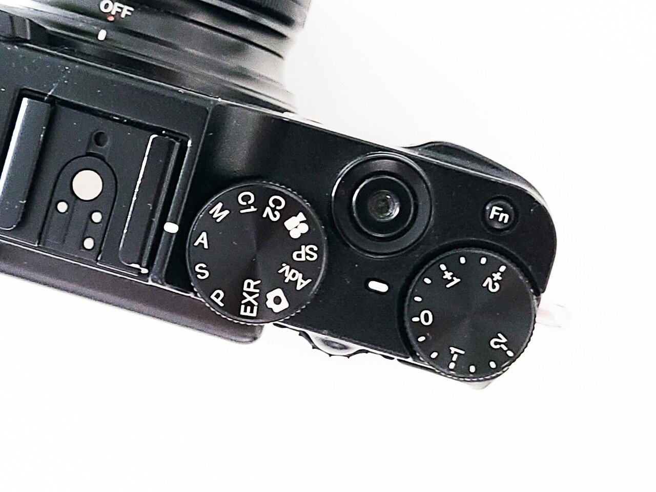 いまさらですが、FUJIFILMのコンデジX10をお迎え。|©︎Reo いまさらですが、FUJIFILMのコンデジX10をお迎え。|©︎Reo