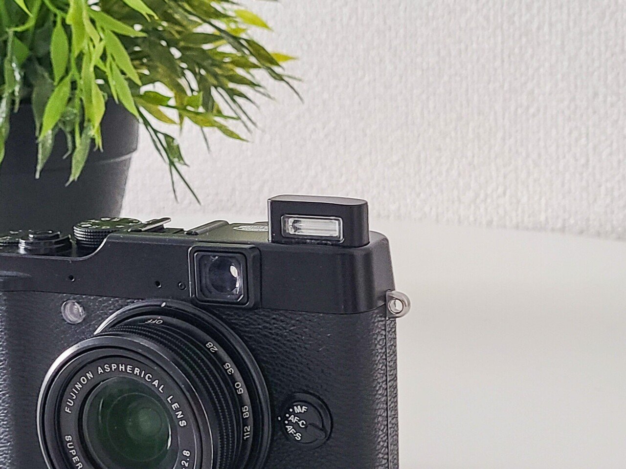 いまさらですが、FUJIFILMのコンデジX10をお迎え。|©︎Reo いまさらですが、FUJIFILMのコンデジX10をお迎え。|©︎Reo