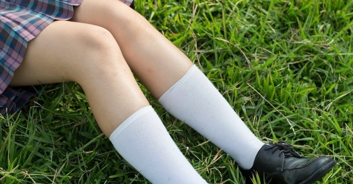 恋心に駆られた女子高生が、大学医学部の解剖実験に乗りこみ、遺体に靴下を履かせた話｜こうみく