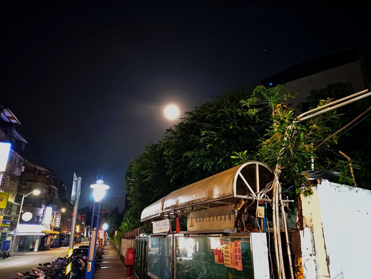 昨日はスーパームーンだったんですね。 なるほど月がでかかったわけだ｜HOZ@臺灣角落