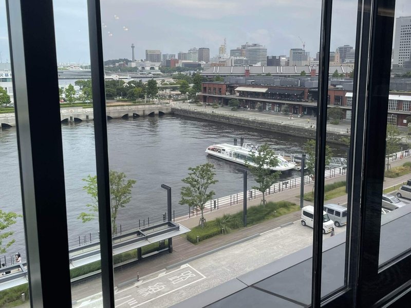 【宿泊記】至れり尽くせりのクラブラウンジ〜インターコンチネンタル横浜Pier8〜｜TOMOMO