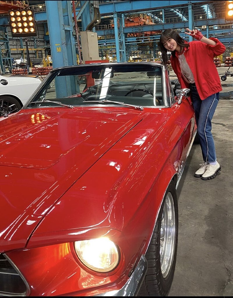 赤いジャケットに着換えること｜atsuki