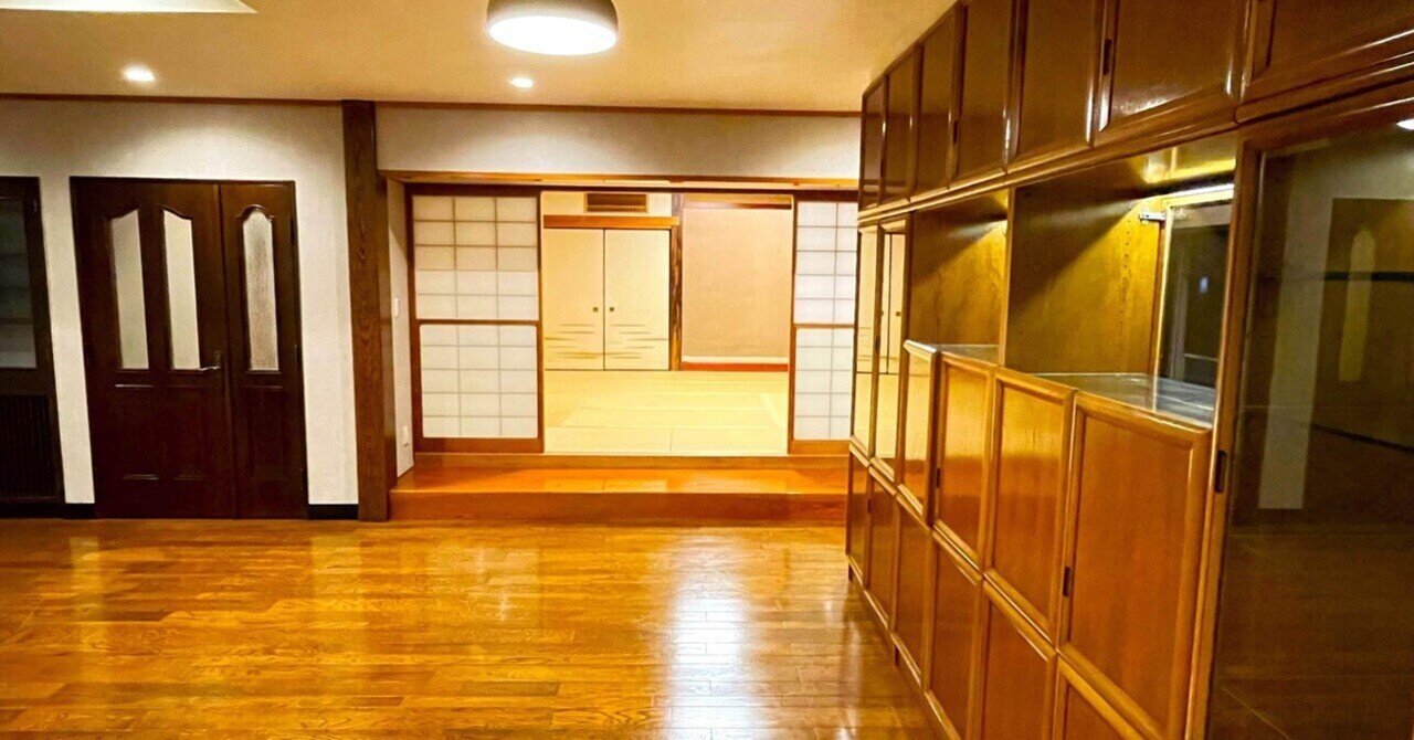 何かがおかしい物件⁈不思議な造りの和テイストのお部屋 / 両国駅 2LDK｜RoomPaのお姉さん