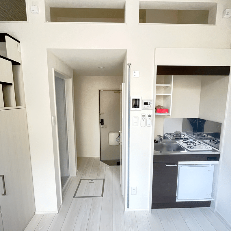 たったの1畳で生活できるの?!新築の激狭物件を調査します‼ / 小岩駅 1R｜RoomPaのお姉さん