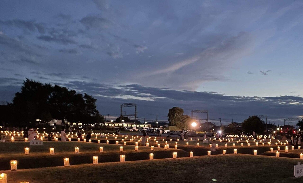 地元のイベントその2。ものすごい数のロウソクが灯されていました。 気球イベントもやっていたので、気球に乗って上から見たらすごく綺麗だったと思います。｜Tip3'S＊araco＊