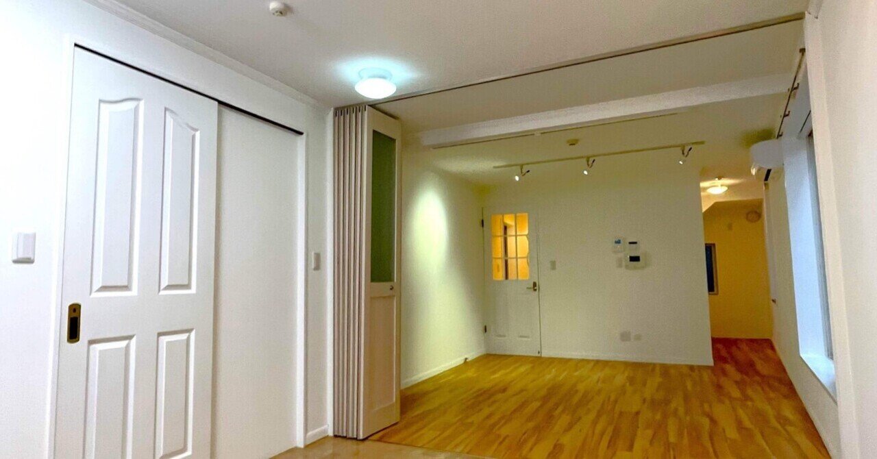 路地裏にヨーロッパ⁈エレガントな雰囲気が素敵なお部屋 / 恵比寿駅 1LDK｜RoomPaのお姉さん