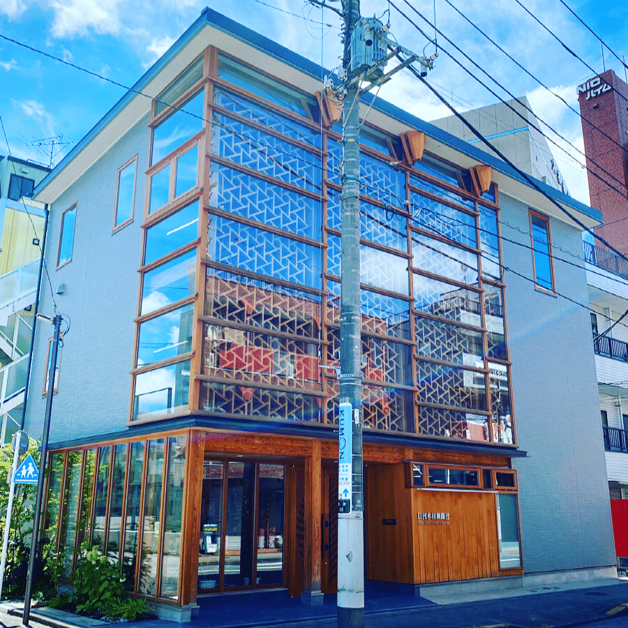 東京建築巡り〜約1300ピースの 集成材による三角升木組み格子 ｜東京の建築&アート巡りオタク@tanrock