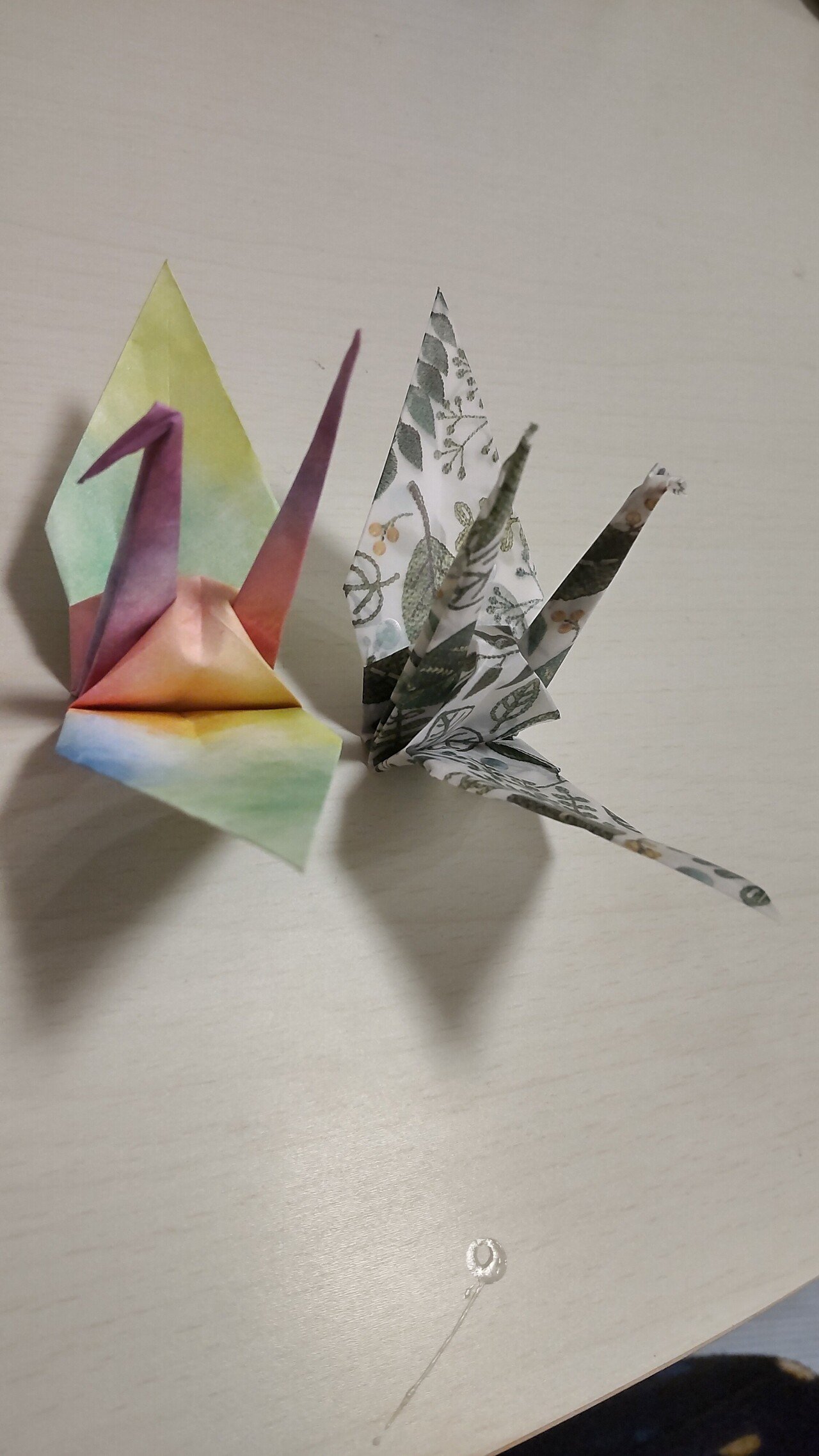 100均でいくつか新しい折り紙を買ったから、試しに鶴を折る。半透明の折り紙のカットが雑でどうやっても綺麗に折れないことにプチイラしたものの、私 ...