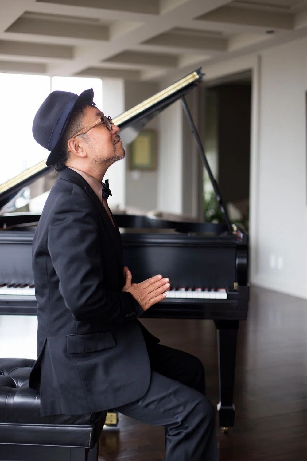 Senri Oe will be on at 8:20 AM CST. 88.5 KBEM-FM | Jazz88.FM 20日(木曜日)朝8 ...