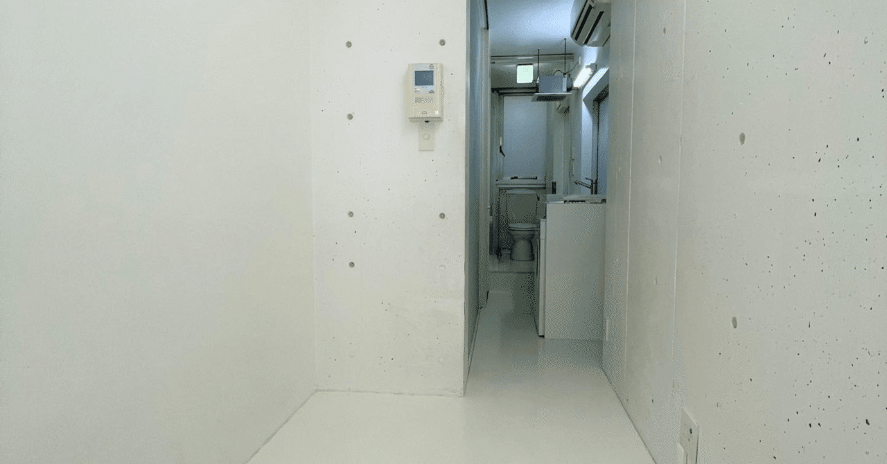 もはや独房サイズの激狭物件?!コンパクトに魅力が詰まったお部屋 / 森下駅 1K｜RoomPaのお姉さん
