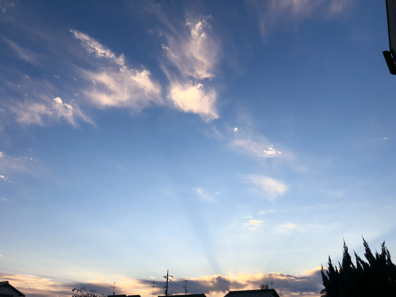 なんだな気持ちの良い朝 空も後光が射してるよう｜Kazu｜note