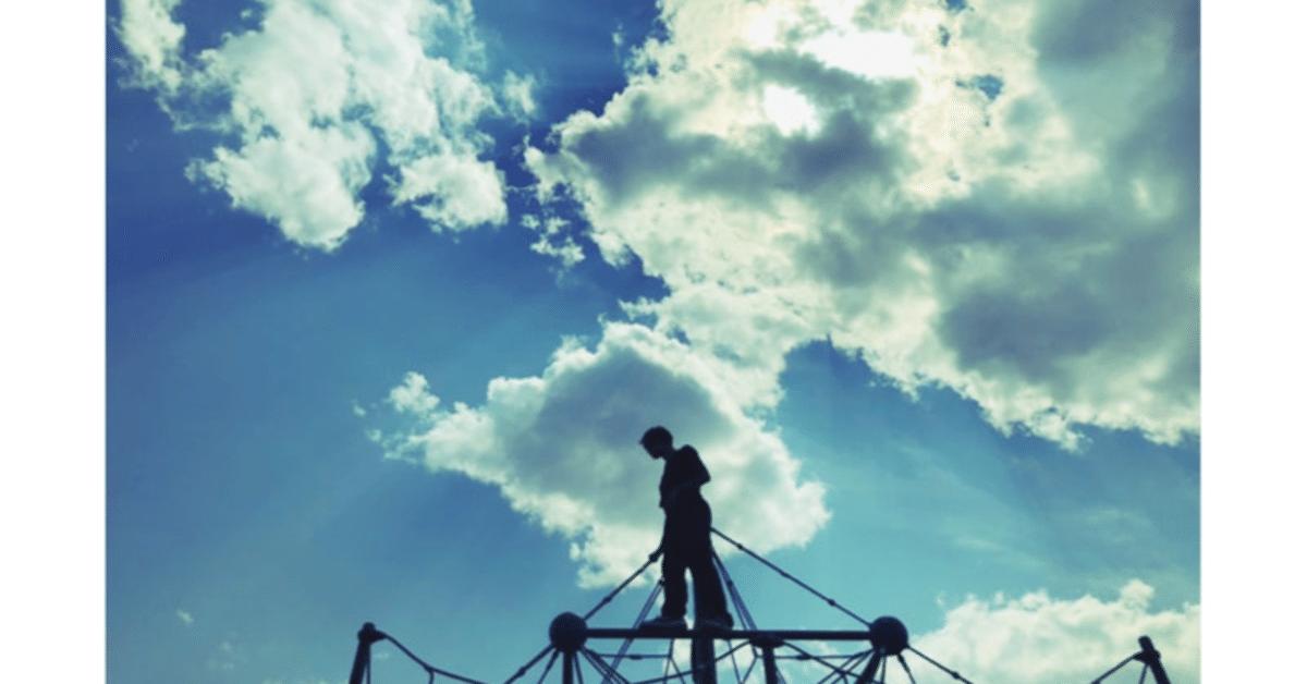 訪れる人に安らぎを、去り行く人に幸せを。（Pax intrantibus, salus exeuntibus.）｜実咲龍(RyuMisaki)