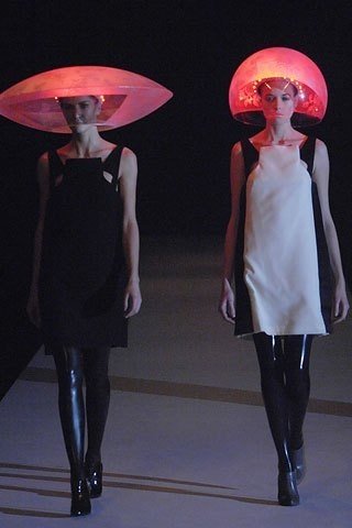 アートのミカタ13】フセイン チャラヤン HusseinChalayan|らち アートのミカタ13】フセイン チャラヤン HusseinChalayan|らち