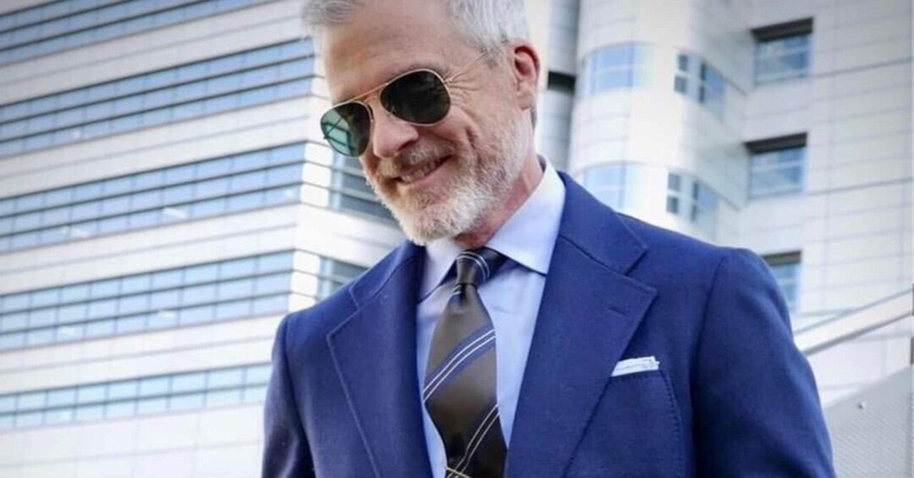 紺ブレにグレーパンツの王道｜Dandy Daddy