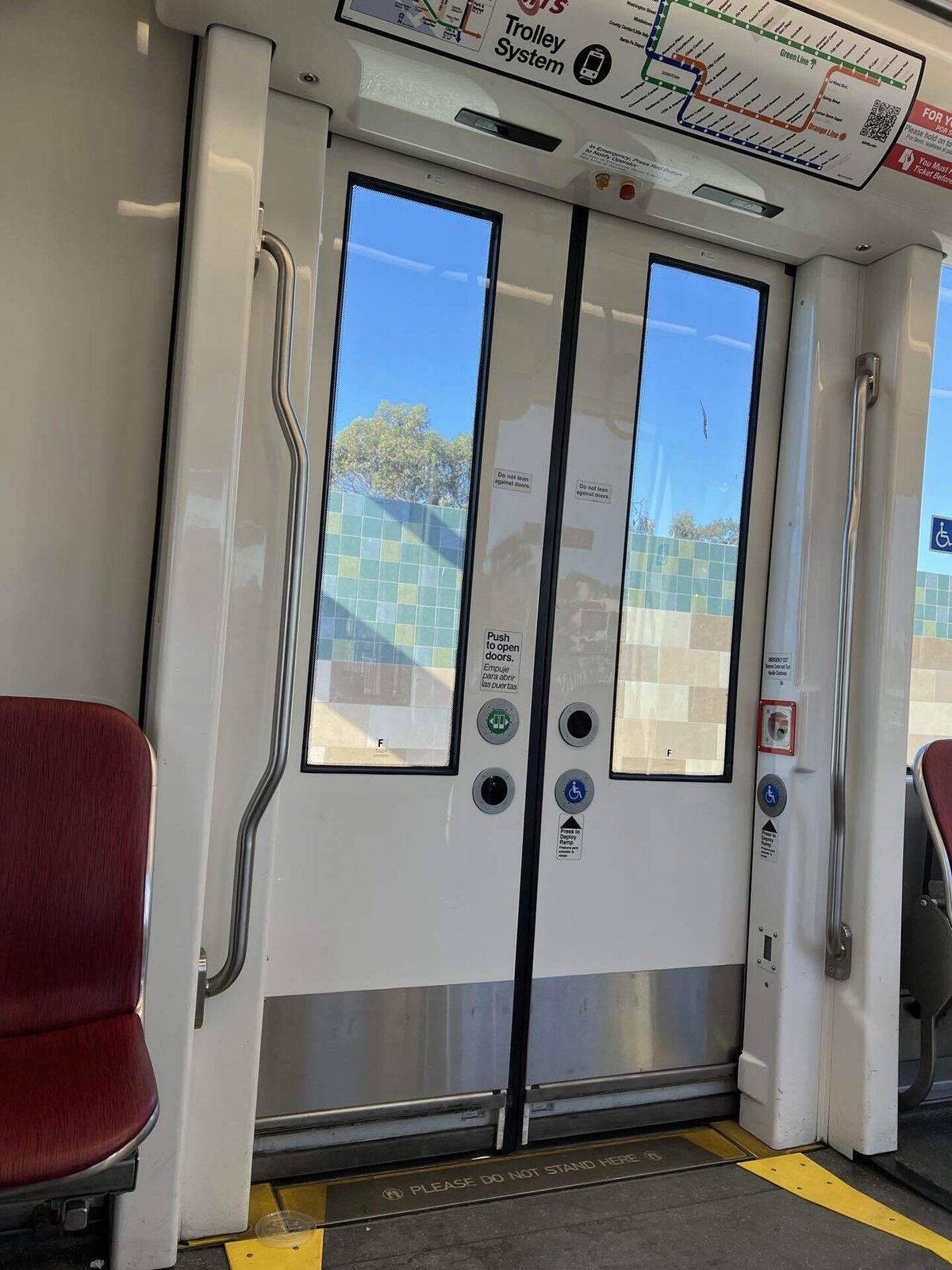 サンディエゴのトロリー｜透明人間あっとまーく