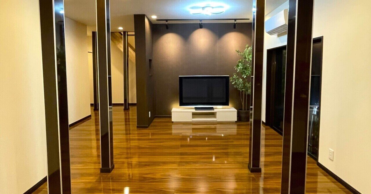 【柱大集結！】横浜駅まで9分の、柱が1部屋に大集合しているワンランク上の物件 / 山手駅 2LDK｜RoomPaのお姉さん