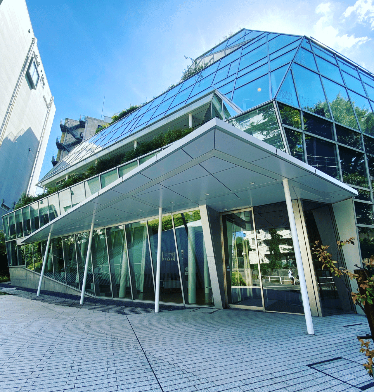 東京建築巡り〜「宝石の原石」がデザインコンセプトの建物 ｜東京の建築&アート巡りオタク@tanrock