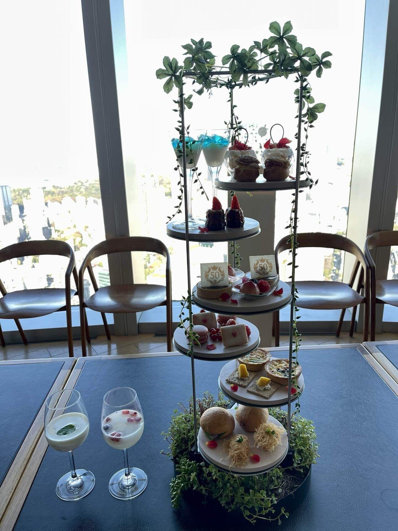 今日から #ユーミン・ミュージアム 開幕！ 記事を書きました。 其の六 👉 #エリアLOVEWalker総編集長・玉置泰紀 の「チャレンジャー・インタビュー」番外編 50周年のユーミンを海抜 ...