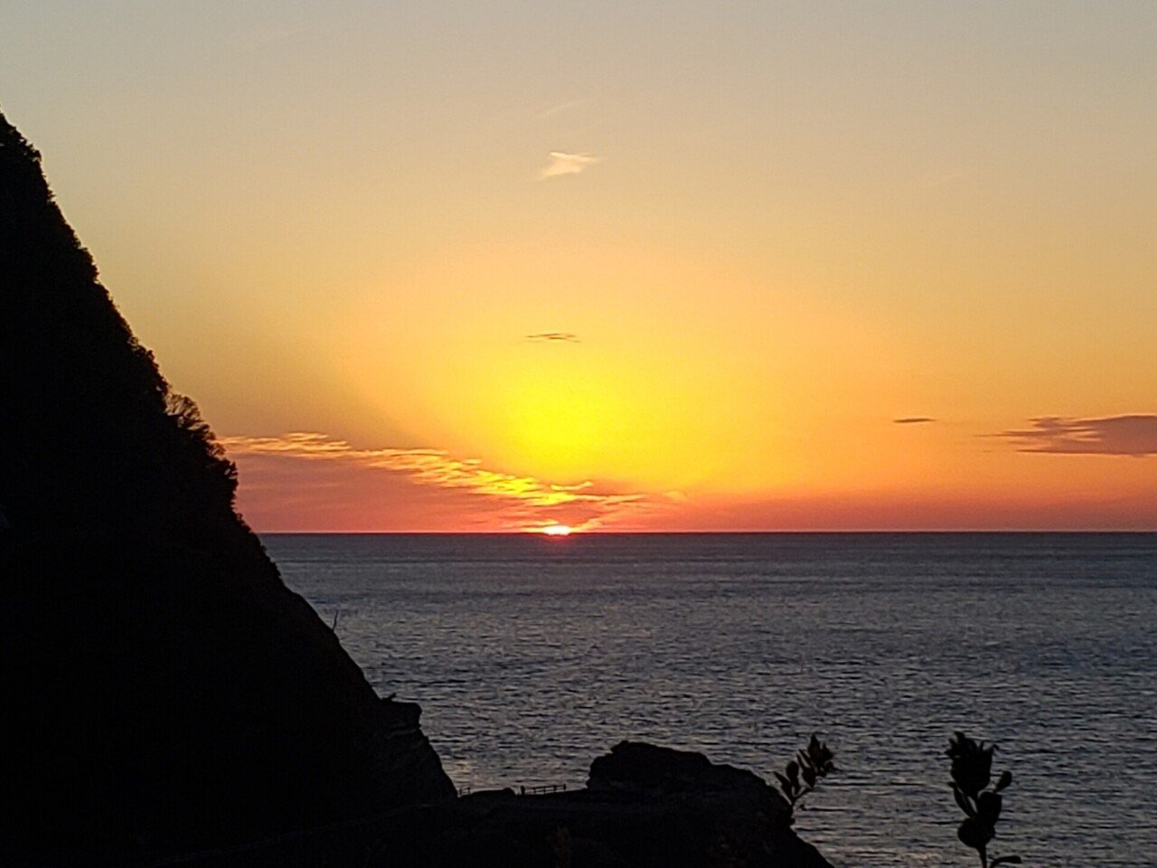 師走。穏やかな海。西伊豆・雲見の夕陽｜Yoshiaki_Naoe｜note