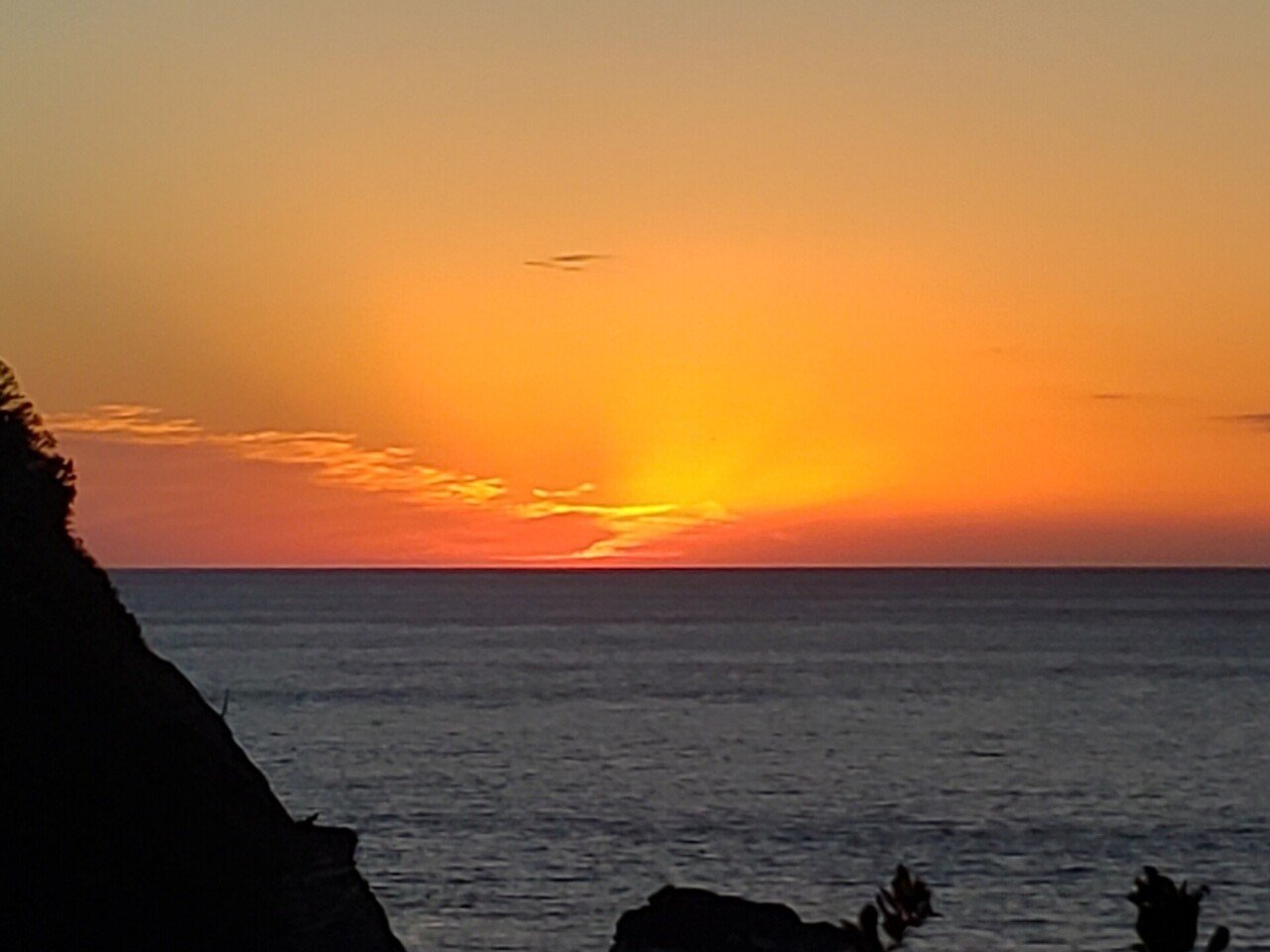 師走。穏やかな海。西伊豆・雲見の夕陽｜Yoshiaki_Naoe｜note