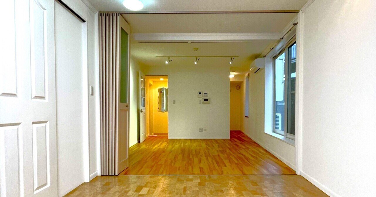 【渋谷まで3分】同棲カップルにもぴったりなヨーロッパ風のお部屋をご紹介!!｜RoomPaのお姉さん