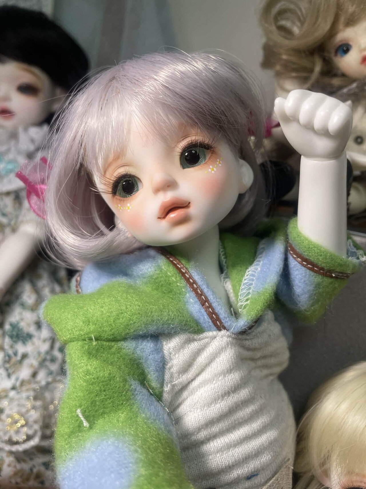 手元で温めていた娘をメイクしてもらいました。｜atelier ami