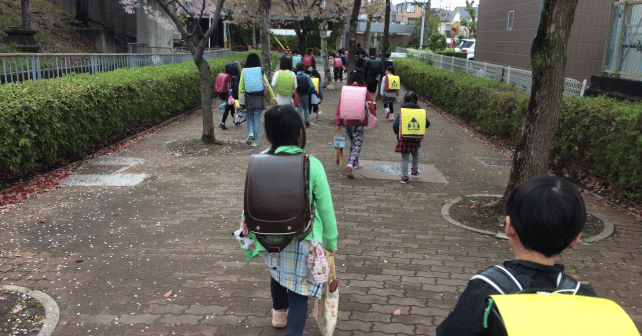 通勤途中の小学生に「ニヤリ」｜ドリアン長野
