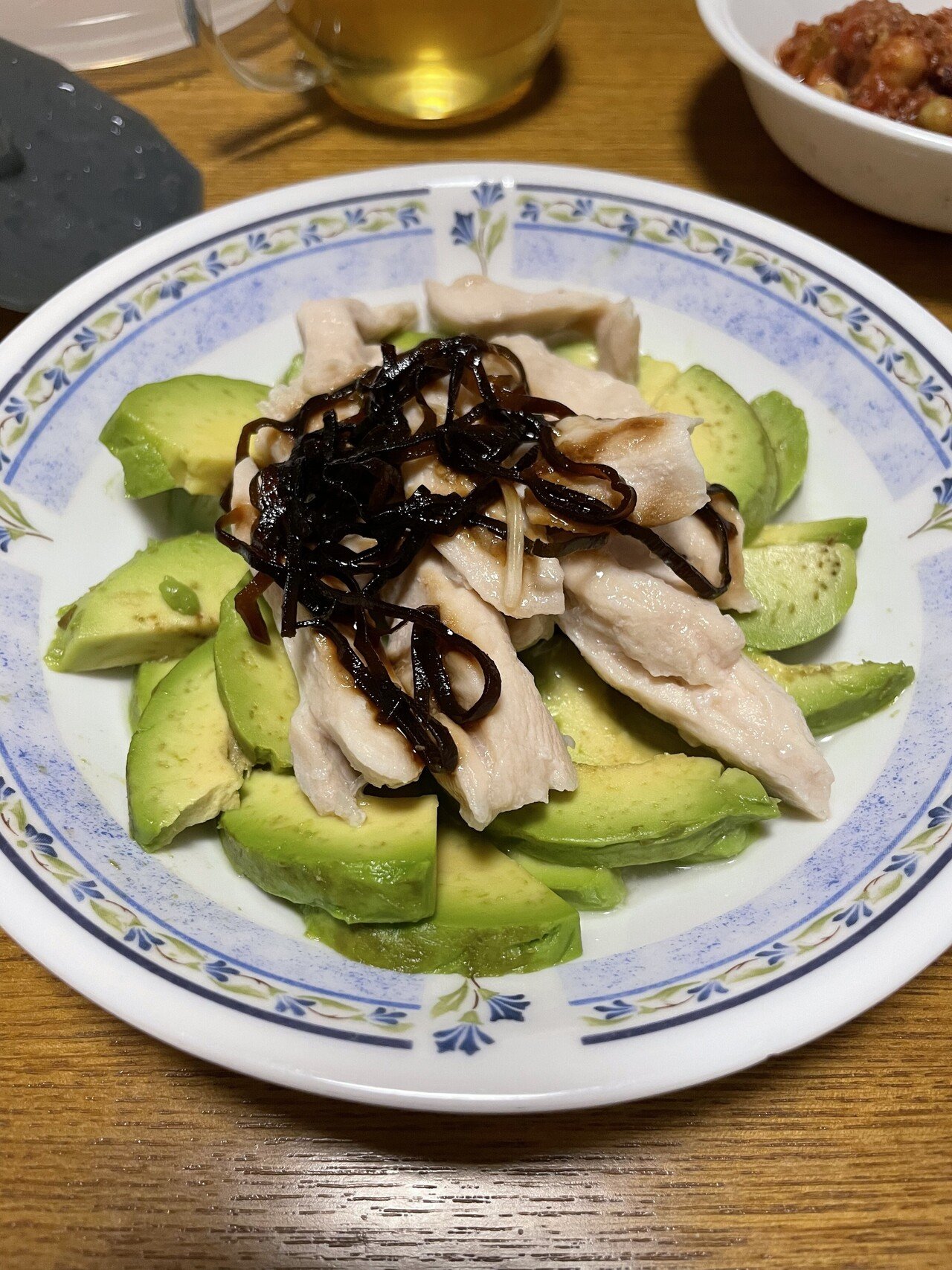 とうとう大みそか！1年最後の日。とりあえず寝ます。6時間後には起きて、お料理がんばるぞー。写真はきのう理科系夫が作ったアボガドと鶏肉の何か？ (笑)おやすみなさい。｜あつこ(62)明るい弱虫 ...