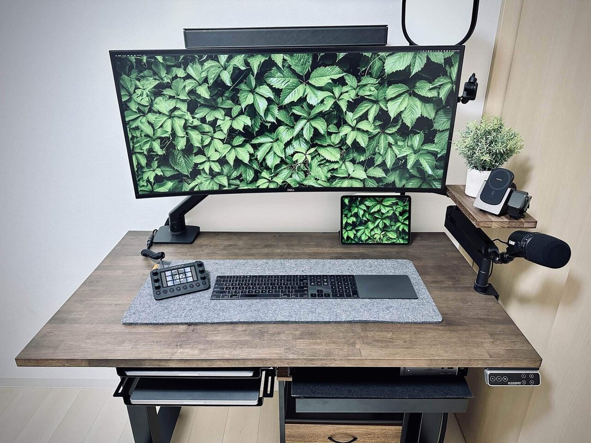 モニターアーム棚とロッドシステムでデスク上をスッキリさせる｜suwa-sh / 諏訪真一