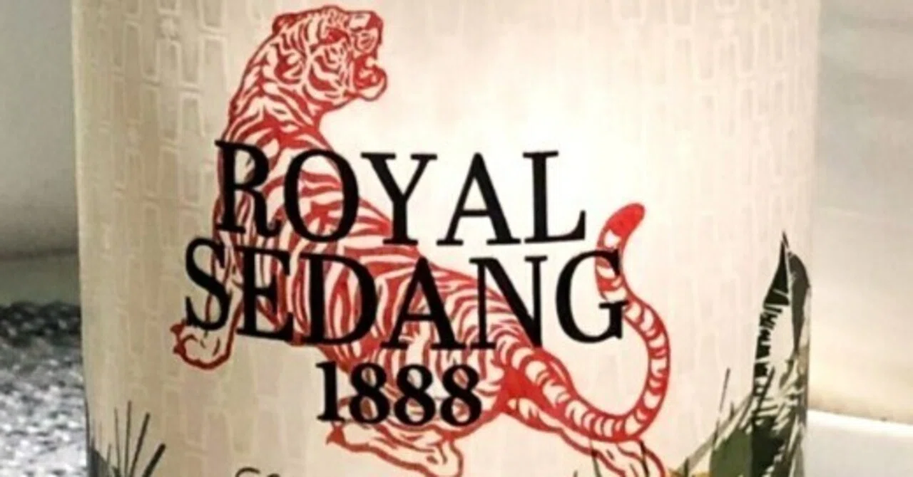 酒でビリビリの日々／『ROYAL SEDANG 1888/Small Batch Gin/Viet Nam Edition』｜白瘤象三／散歩画家
