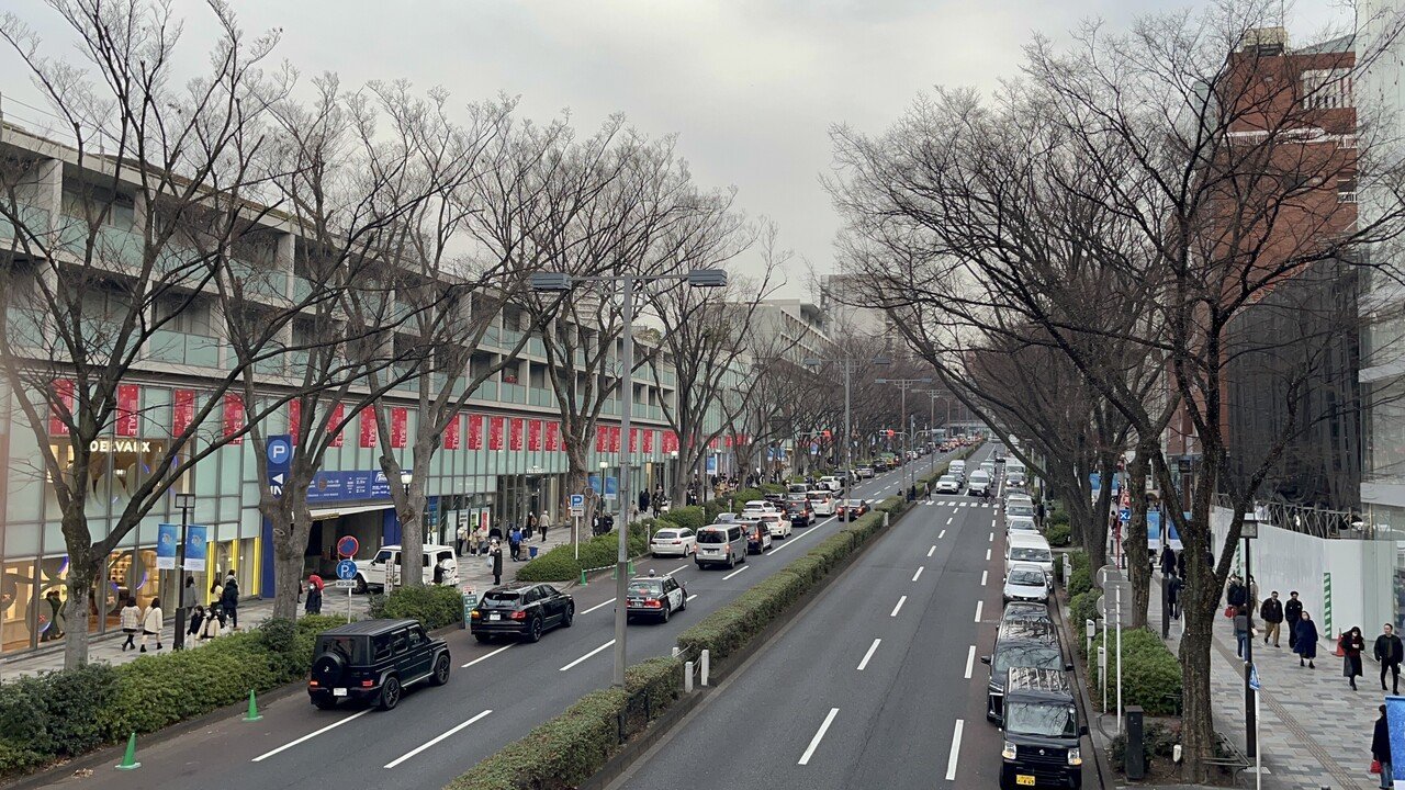 『お前の道を進め、人には勝手なことを言わせておけ』 ダンテ・アリギエーリ氏(イタリアの詩人)の言葉。 人の言葉に影響されることは多い。 それでも自分の道を進むためには、 自分を信じると言うこと ...