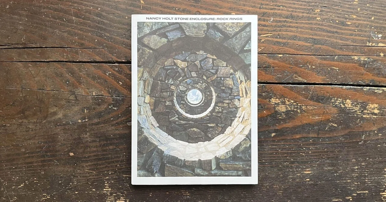Nancy Holt - Stone Enclosure: Rock Rings｜IDEABOOKS JAPAN