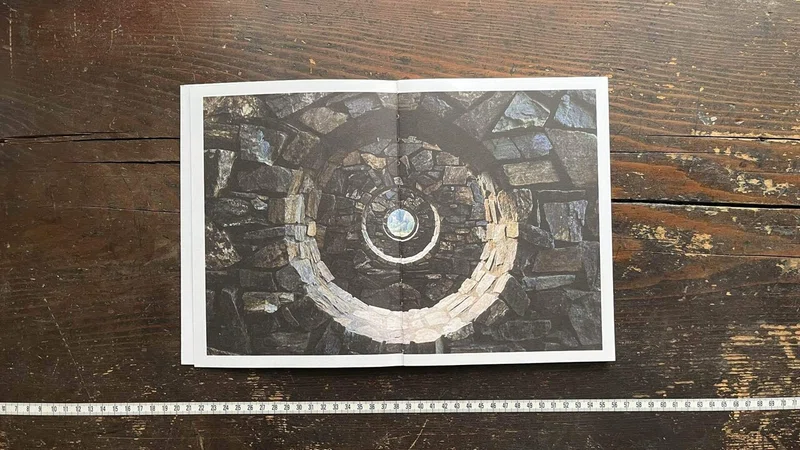 Nancy Holt - Stone Enclosure: Rock Rings｜IDEABOOKS JAPAN