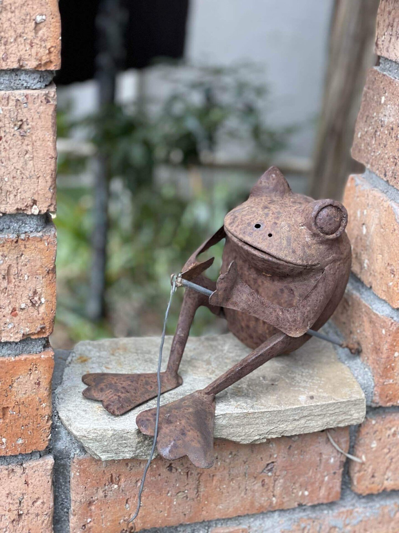 休日です。 御朱印巡りのお昼に出会ったカエルさんがいい味だしてた。｜Tip3'S＊araco＊｜note